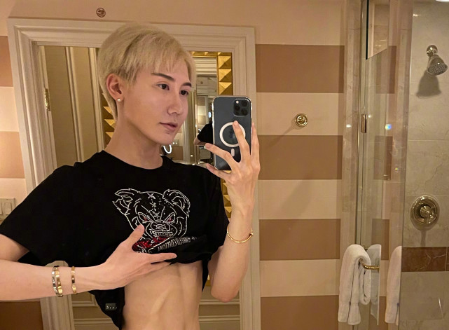 Internet celebrity Liu Zichen rarely shares unretouched photos, the real face is exposed, not ...