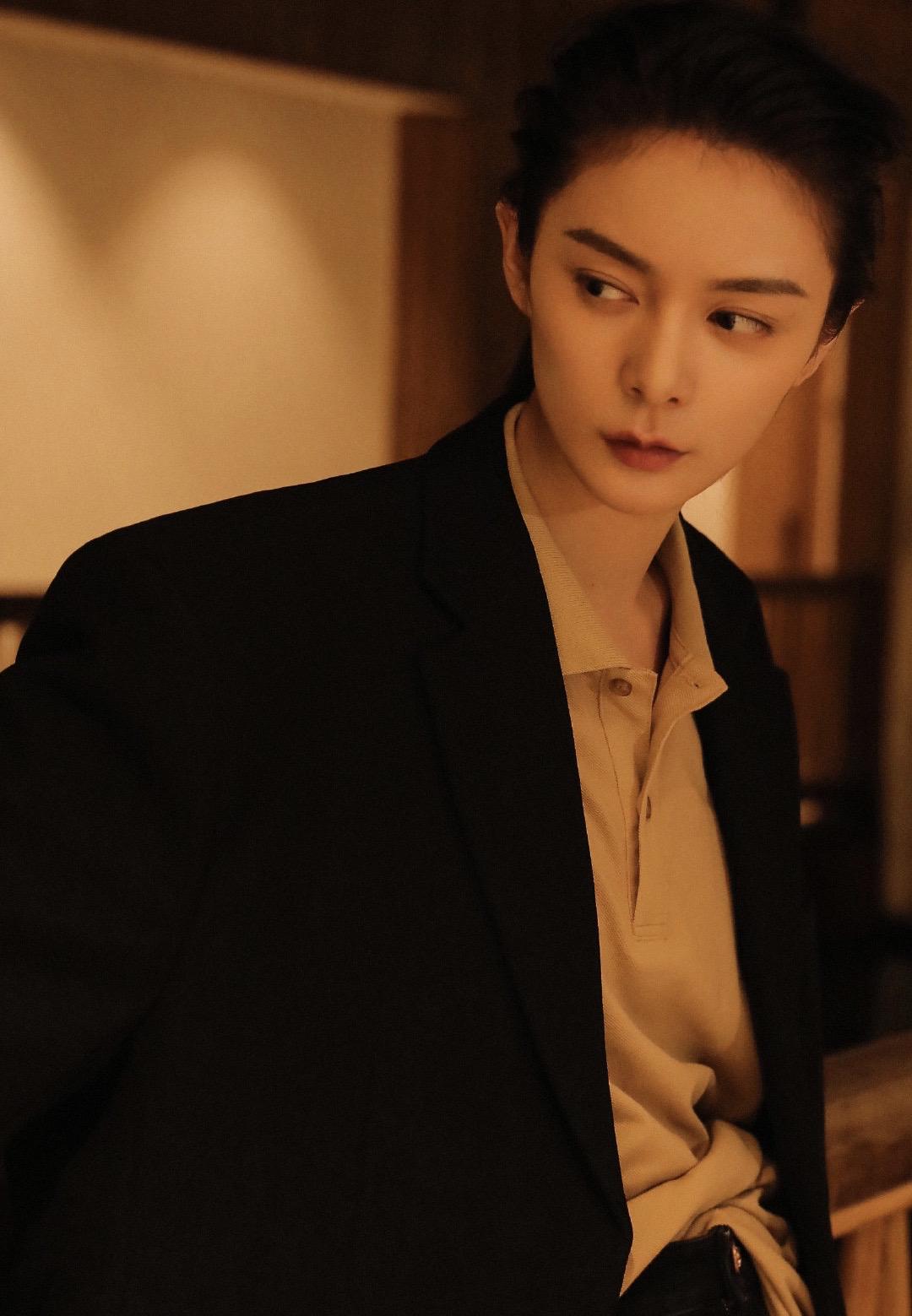 Fu Jing's new photo is so handsome, her black boyfriend wears a low ...