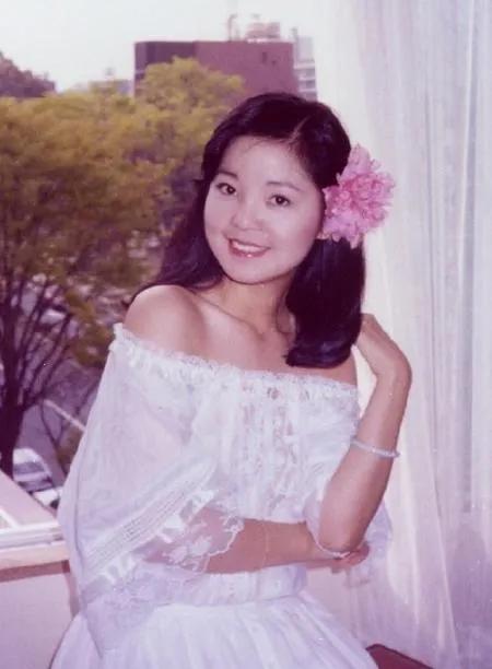 Queen of Sweet Song: Teresa Teng: You ask me how deeply I love you, the ...
