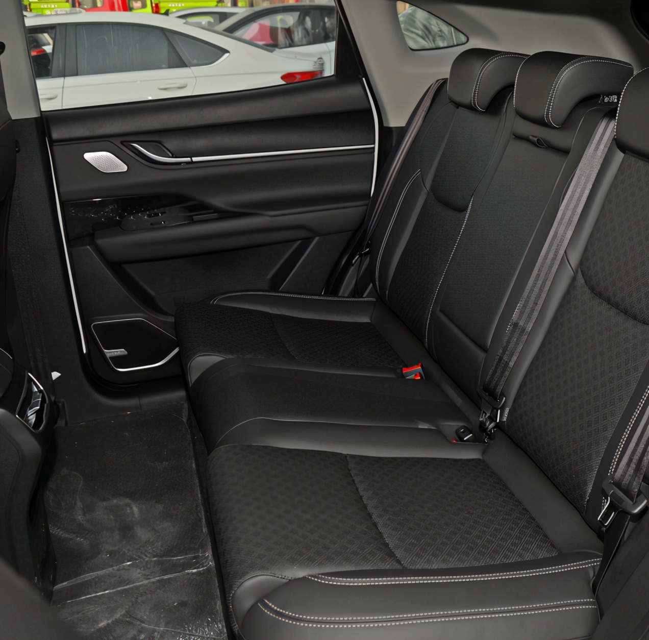 These three medium-sized SUVs are not only fully equipped, but also ...