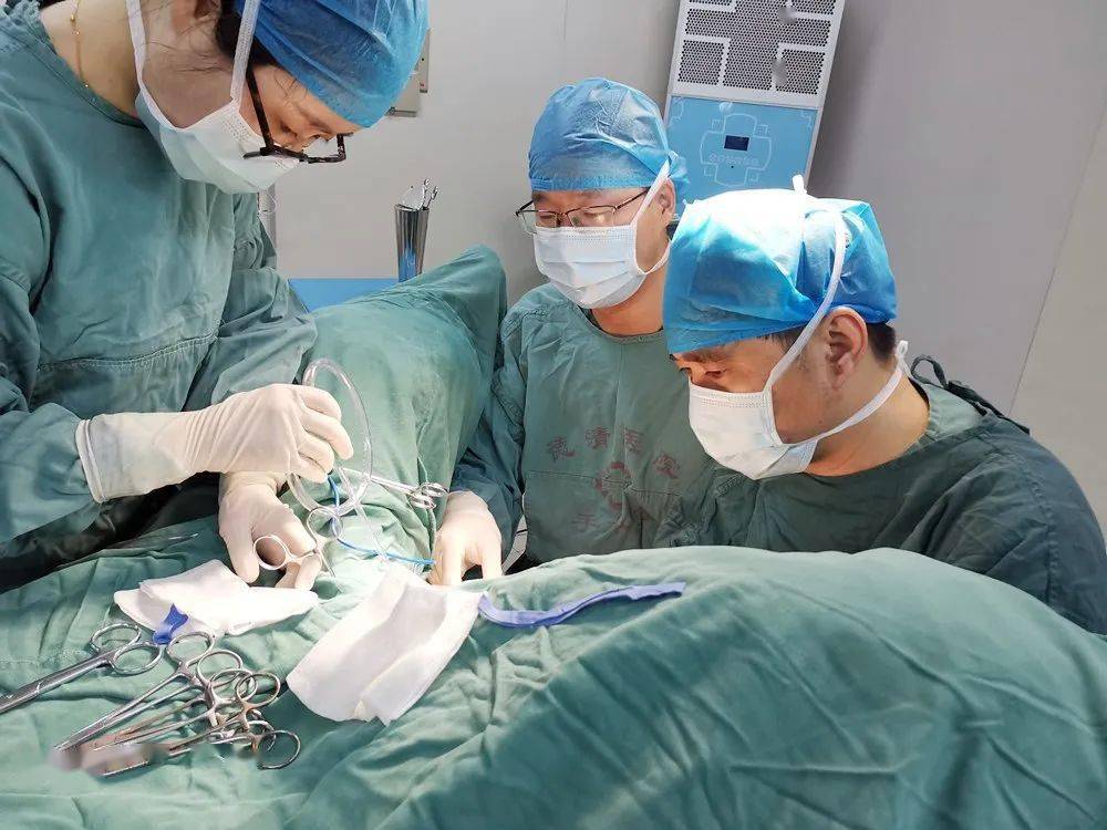 After a woman is old, does the uterus really "fall out" from below? - iNEWS
