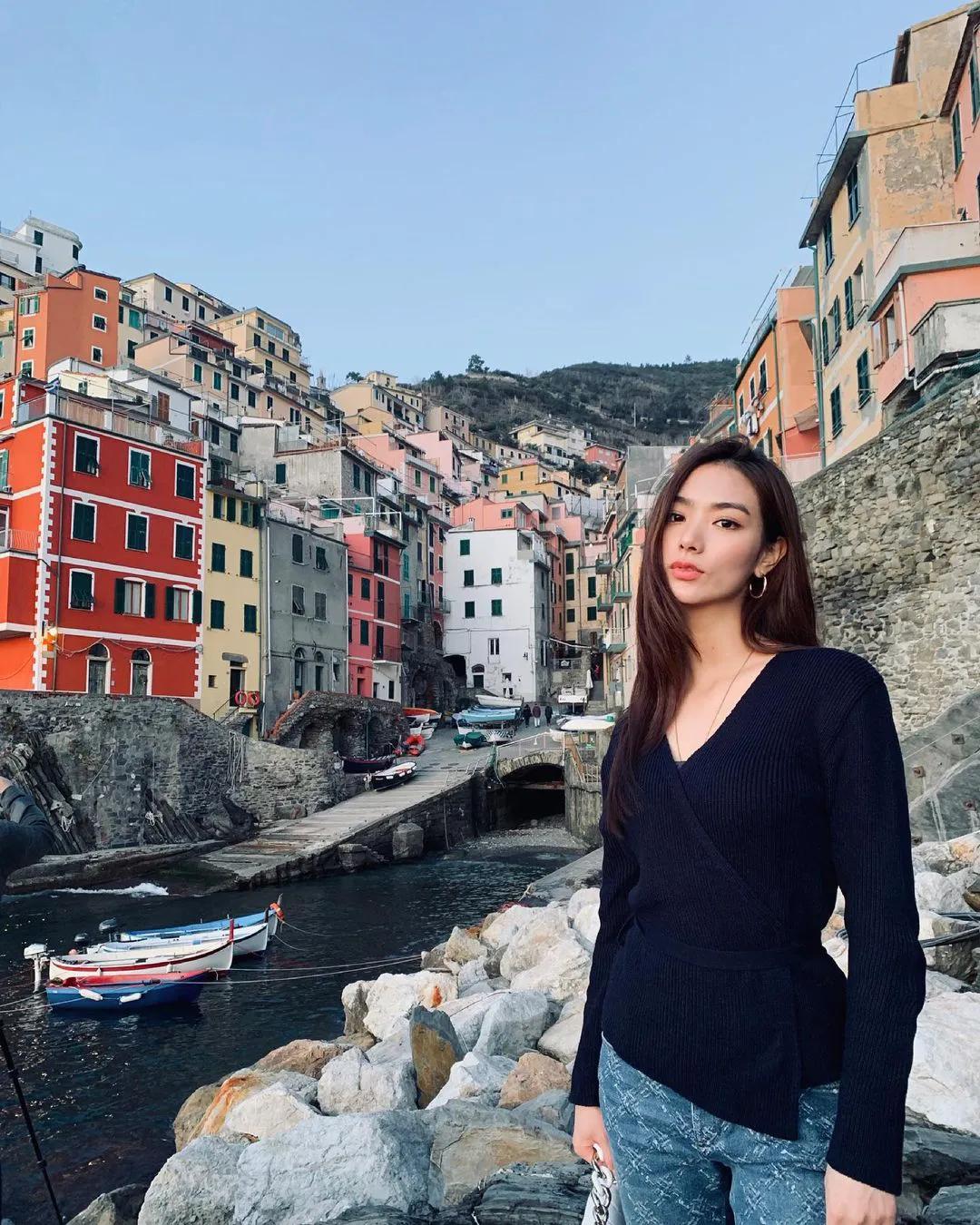 South Korean beauty model Ji Soo 지수, should thank the girl Zhu Ji Ji ...