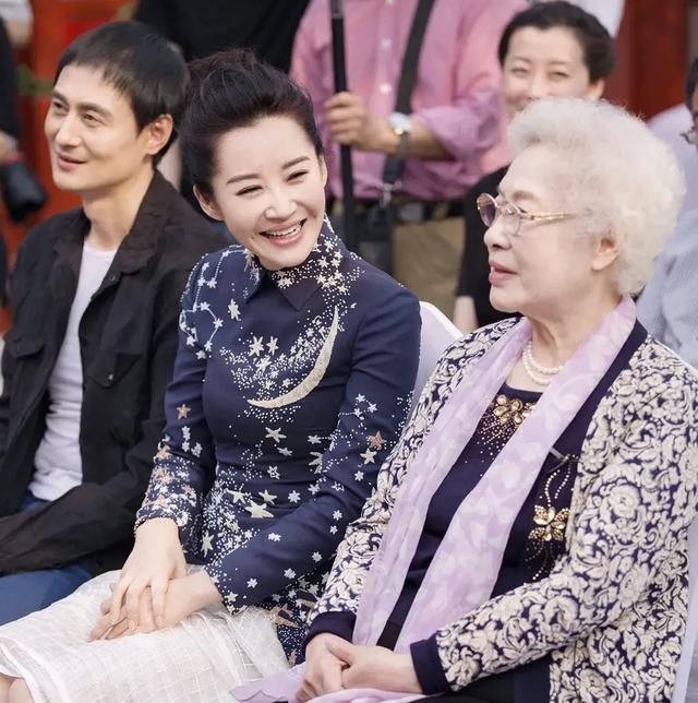 The 100-year-old legendary actress Qin Yi: Two marriages are not happy ...
