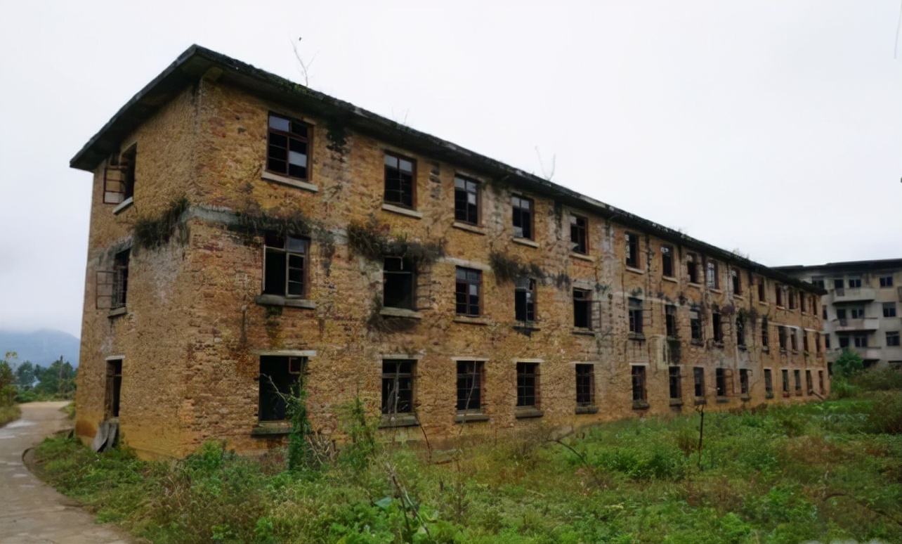 The only rifle ordnance factory in Inner Mongolia. It produced 170,000 ...