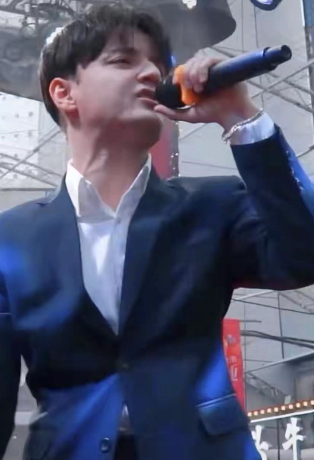 The child star Alpha is playing the role of Lao Jin. At the age of 23 ...