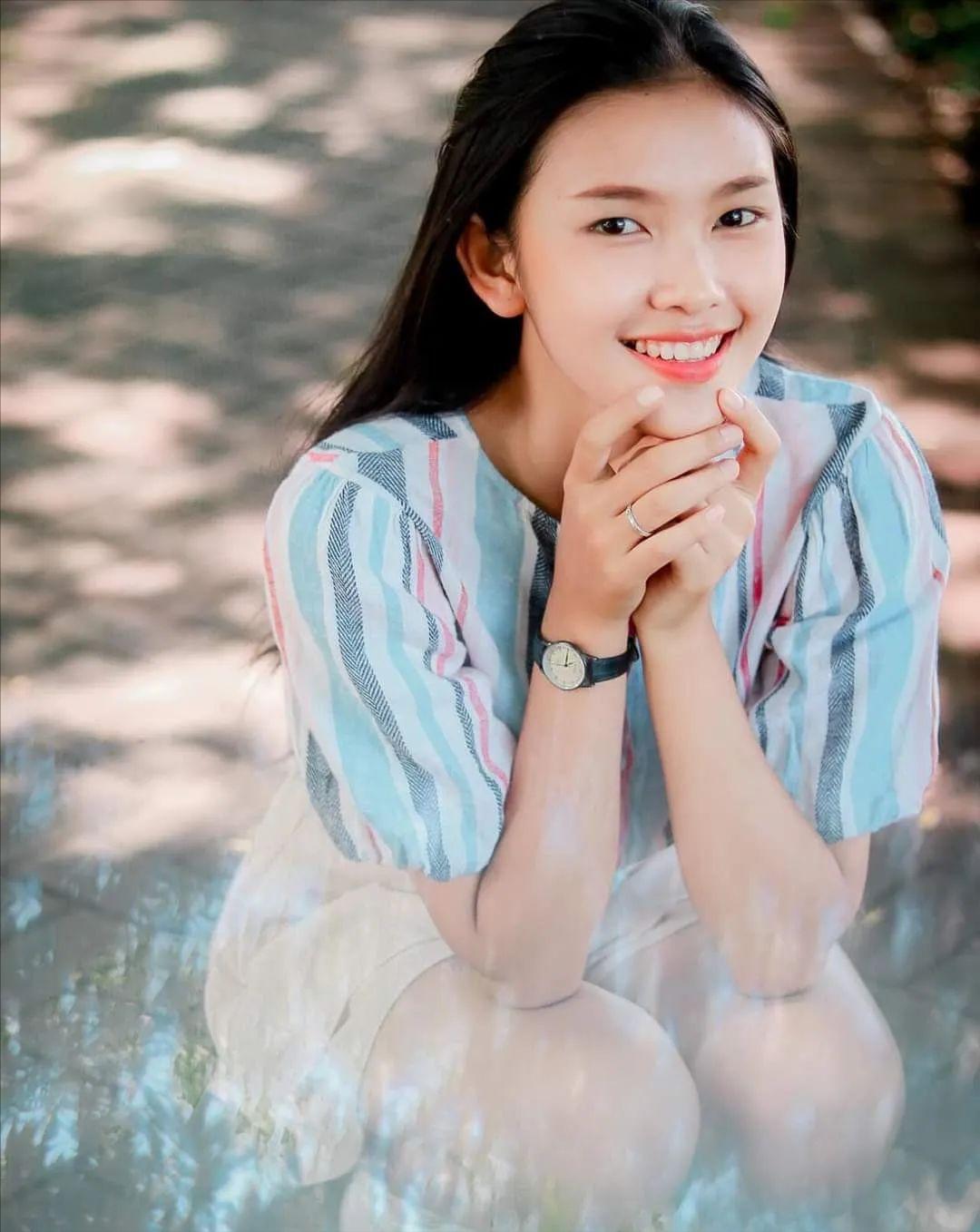 Daily update of Laos super "oxygen goddess" Jin Nali - iNEWS