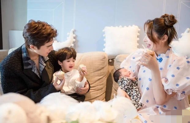 Jiang Chao and his wife celebrated the full moon for their daughter ...