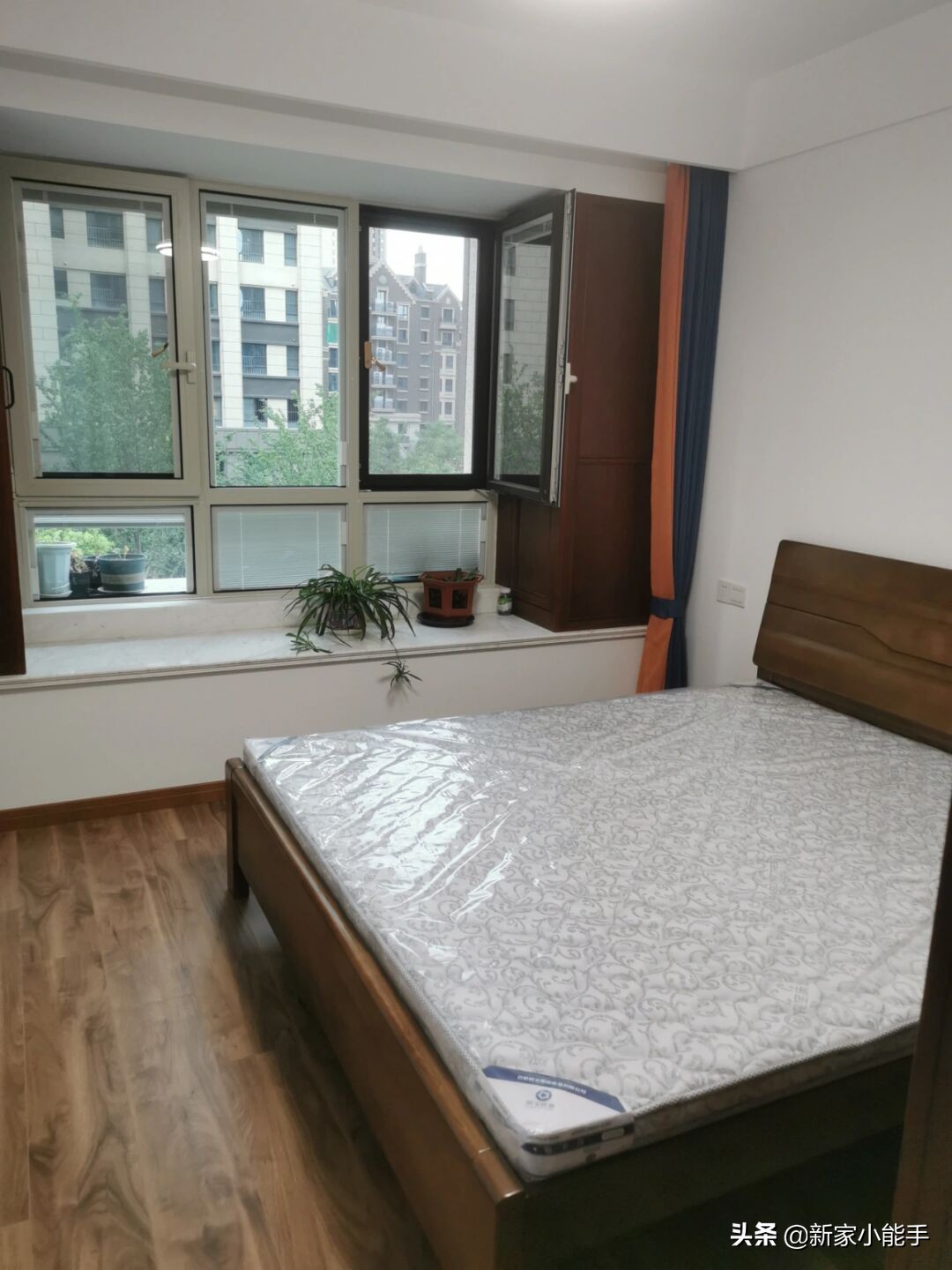 The 84-square-meter small three-bedroom apartment is decorated in a ...