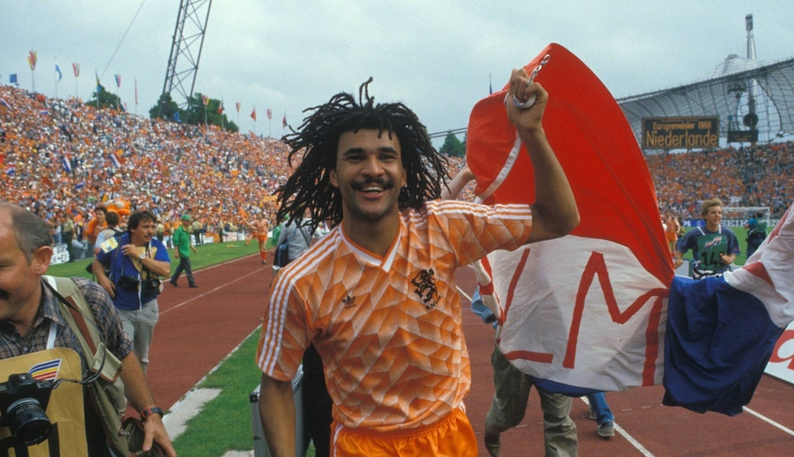 European Cup superstar-"Braided handsome" Gullit - iNEWS