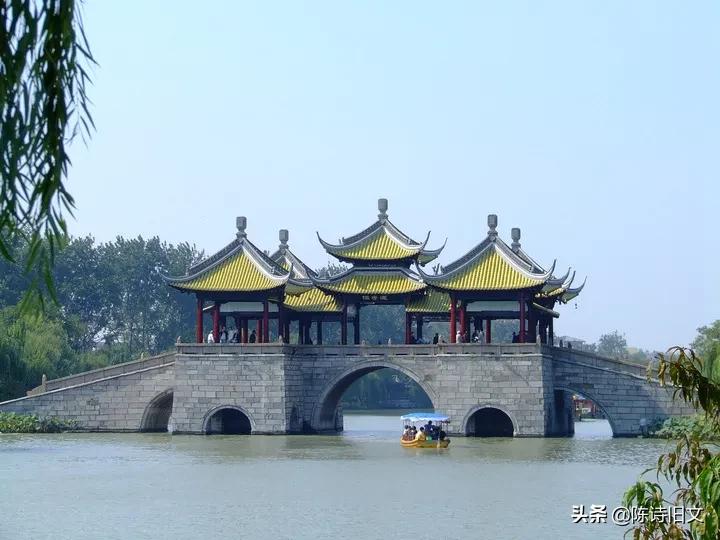 A poem written by Jiang Kui when he was over 20 years old, recalling ...