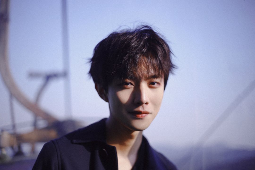 He frequently appears in Shen Yue's vlog, what is his background? - iNEWS