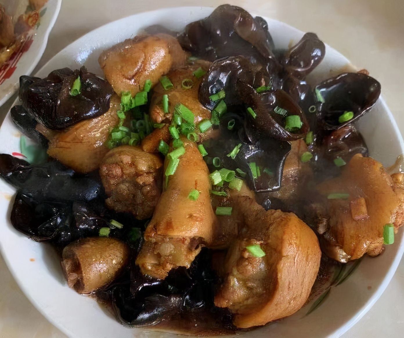 There is a small broken shop in a small Shanghai town that doesn't even ...