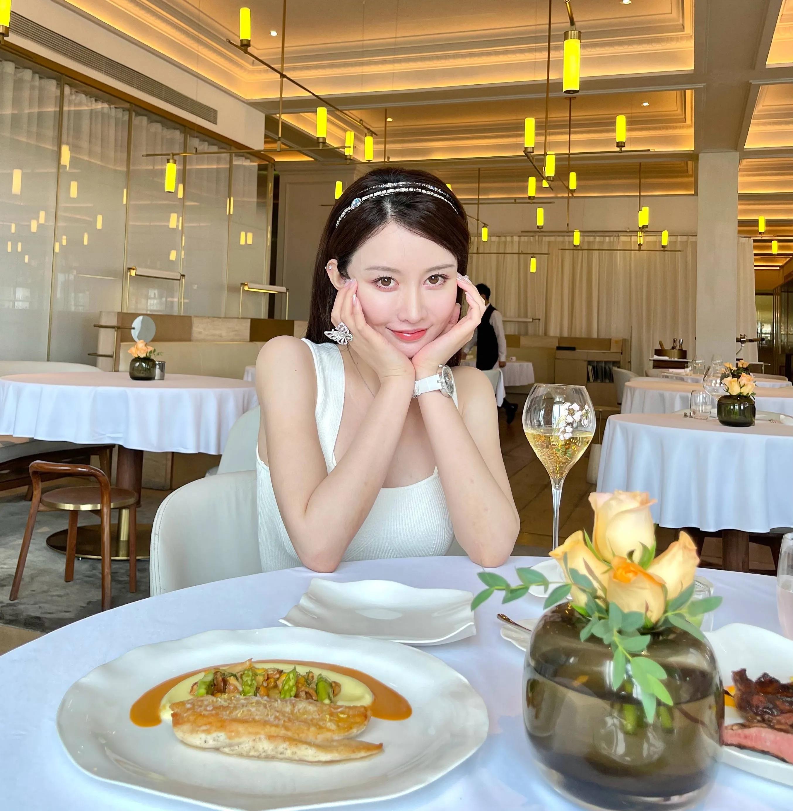 Mainland actress Zhou Linjia - iNEWS