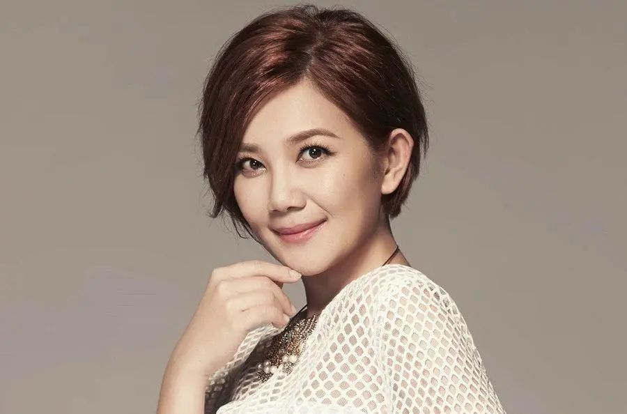 One year of divorce is coming soon? Liang Jingru wears a ring to attract the eye, and once ...