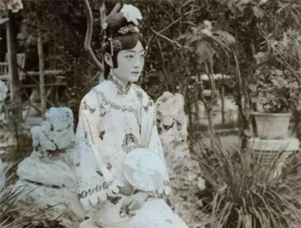 The life of "Queen Wanrong": addicted to opium and waited for the child ...