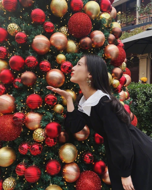 There is a kind of "show off wealth" called Huang Shengyi's husband's ...