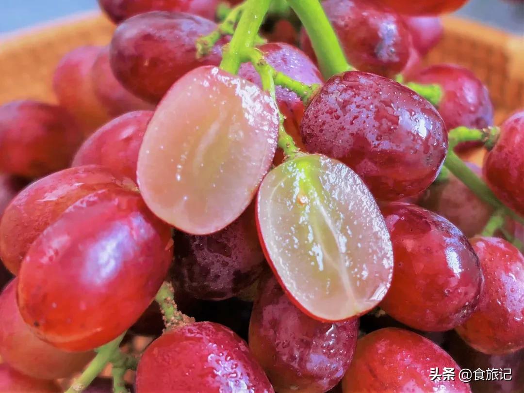 Fruit version of Explosive Pearls!Seedless red grape with its own ...