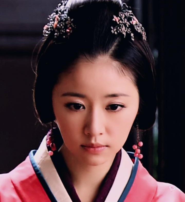 What are the roles of Ruby Lin playing the two roles of mother and ...