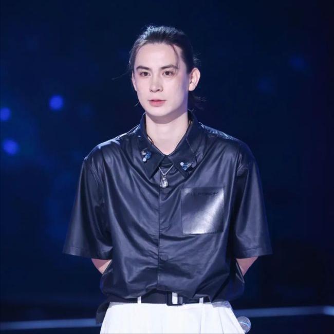 With a Cantonese song by Wu Keyue, only Wang Robb was eliminated by a ...