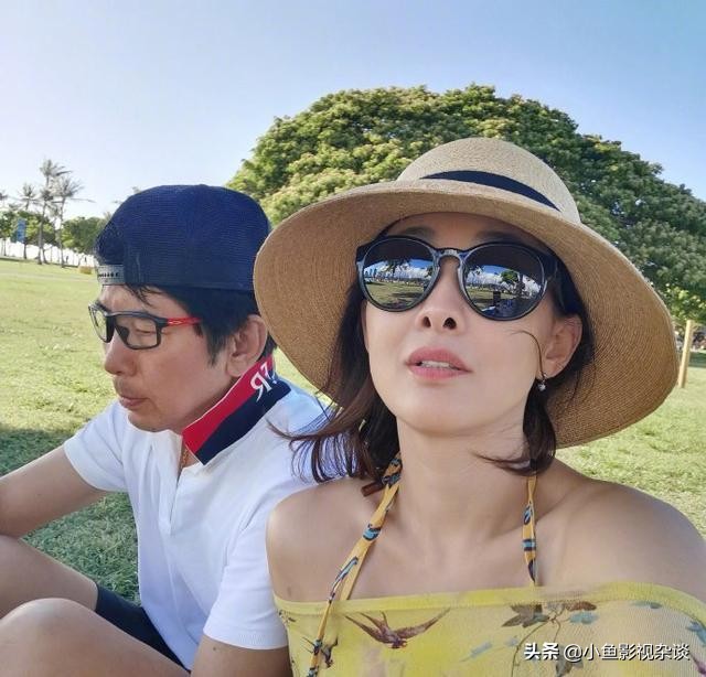 The 47-year-old Niu Li's husband makes a rare appearance, and the ...