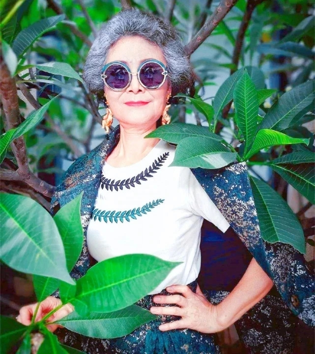 72-year-old grandmother Han Bin, 65-year-old French lady Ros, when the ...