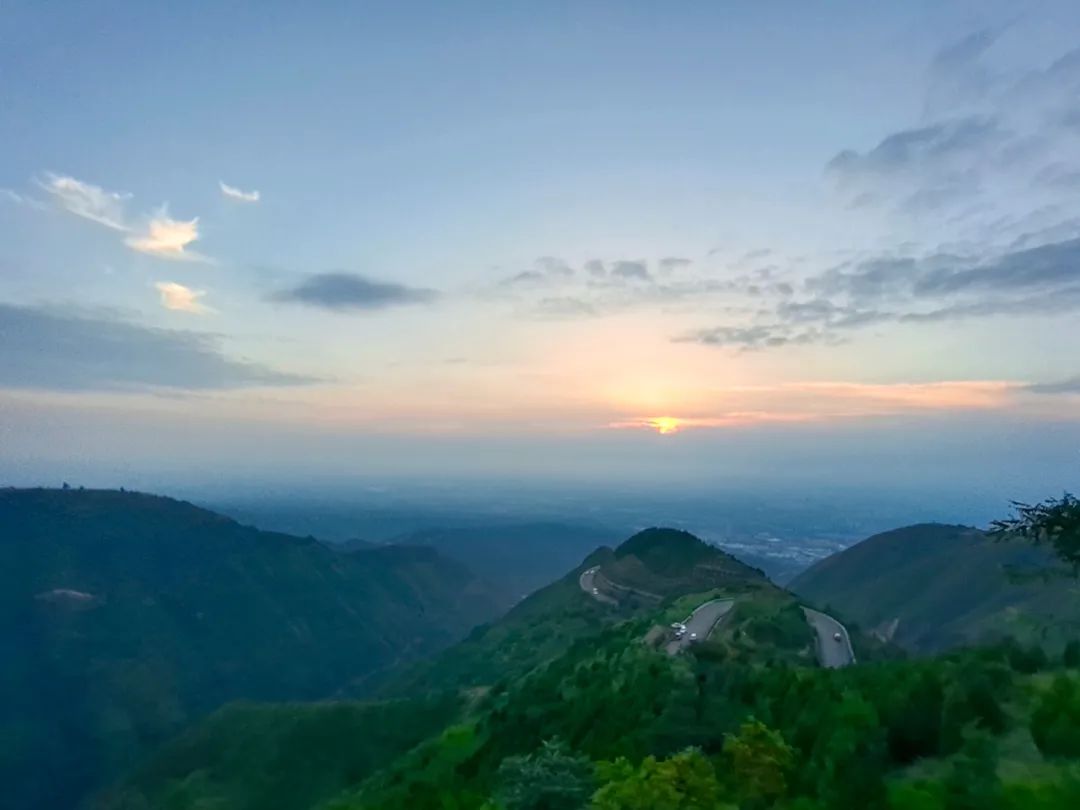 A 30-minute drive east of Xi'an is the most beautiful Lishan Panshan ...