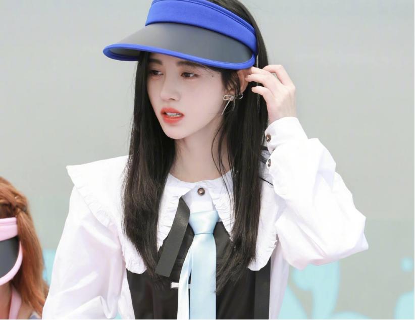 Ju Jingyi and the "male version of Ju Jingyi" met in "Quick Book", she ...
