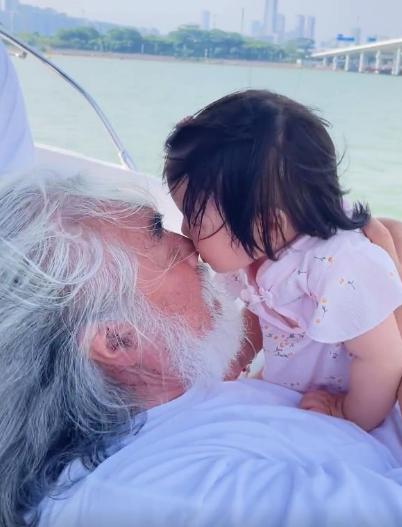 70-year-old Zhang Jizhong is going to be a father again. He assumes ...