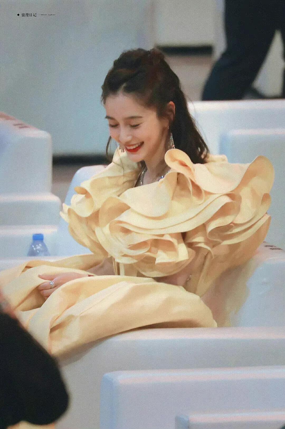 Angelababy, the beautiful mermaid princess - iNEWS