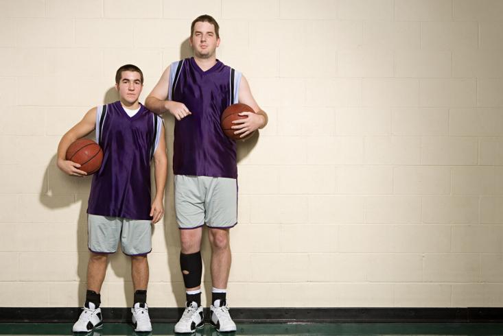 A mother who is 150 cm tall has raised a 15-year-old son who is 182 cm ...