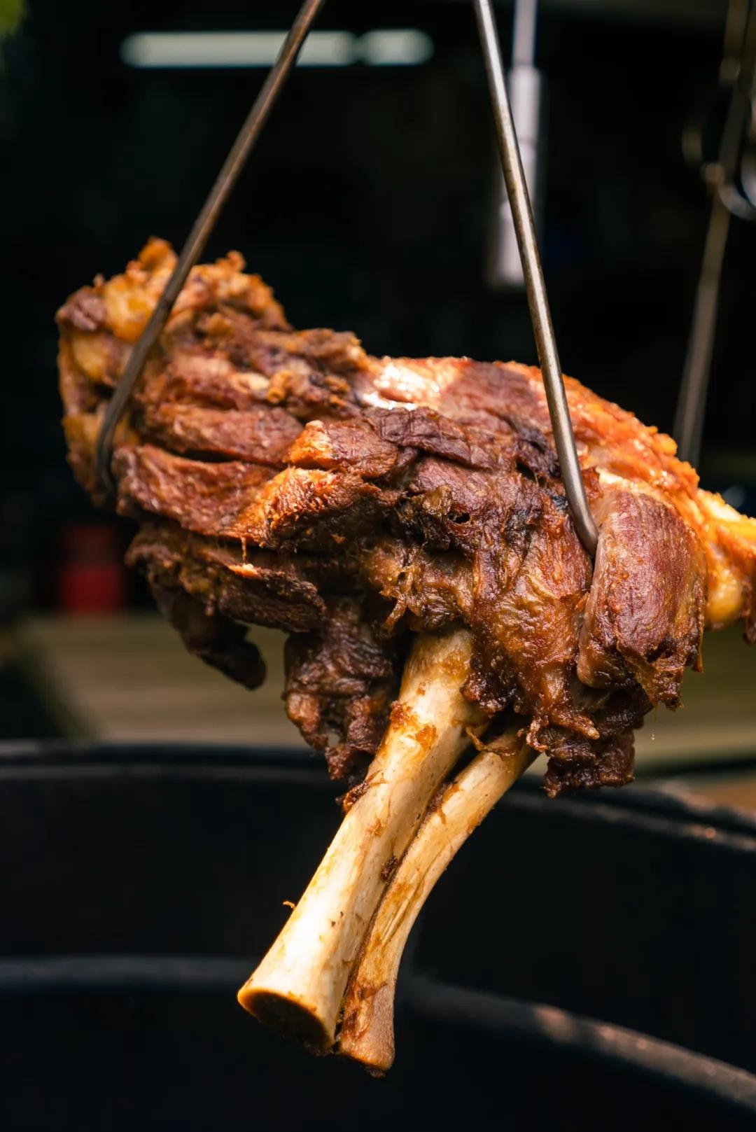 The "Giant Roasted Beef Leg", which sells for 10w a year, was finally ...