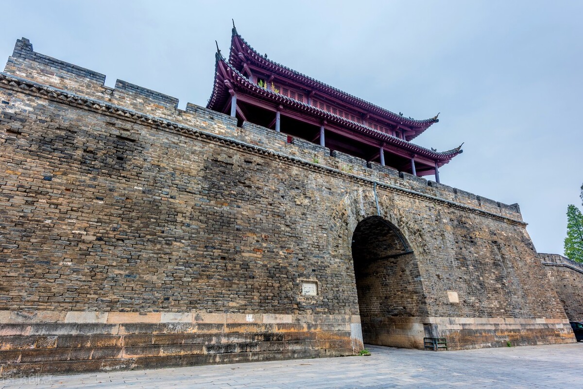 Why did the ancient city gate open inward - iNEWS