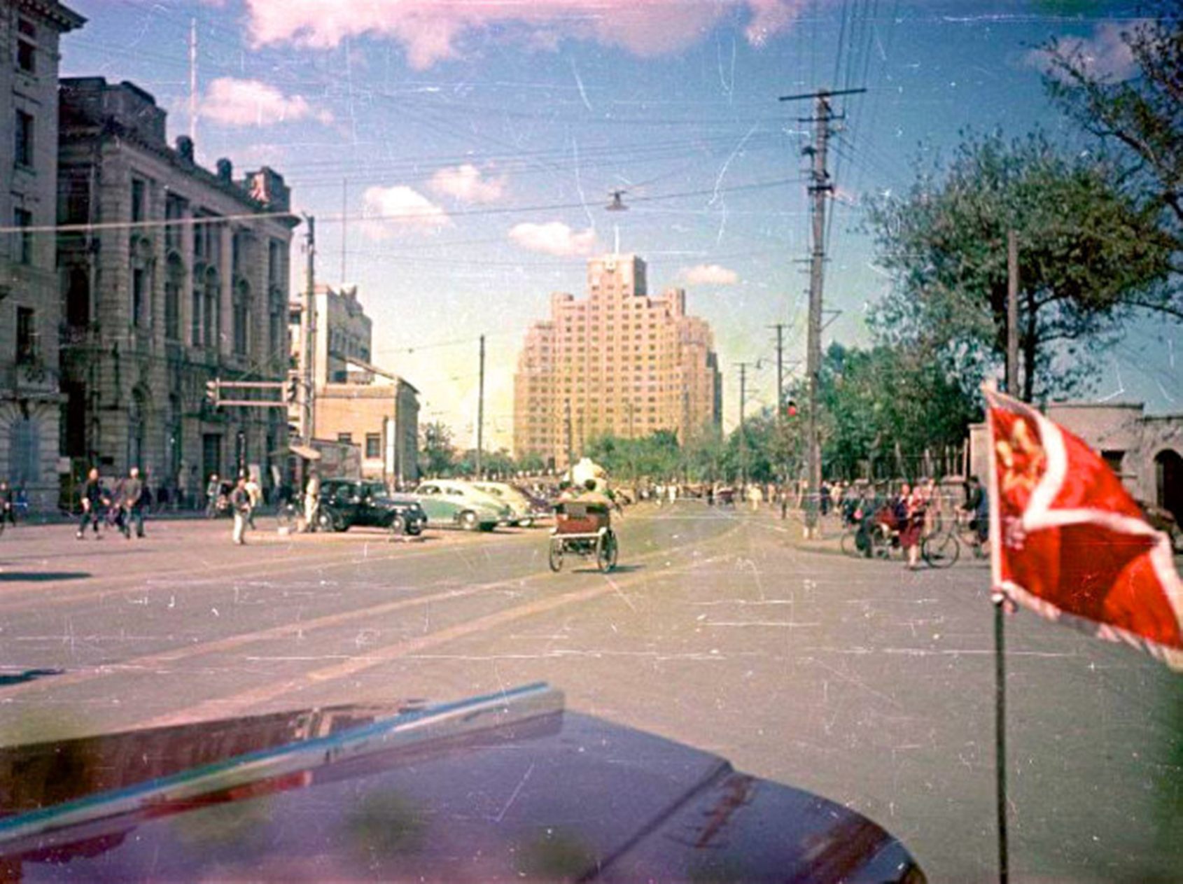 Street scene of Shanghai in the 1950s, the impression of the magic city ...