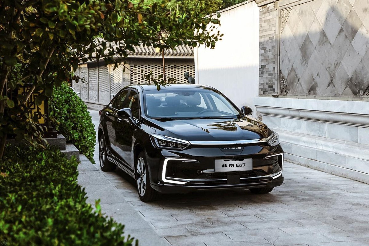 BAIC Motor has upgraded its four models, EU7, EX5, EX3, and EU5, with three electric renewal ...