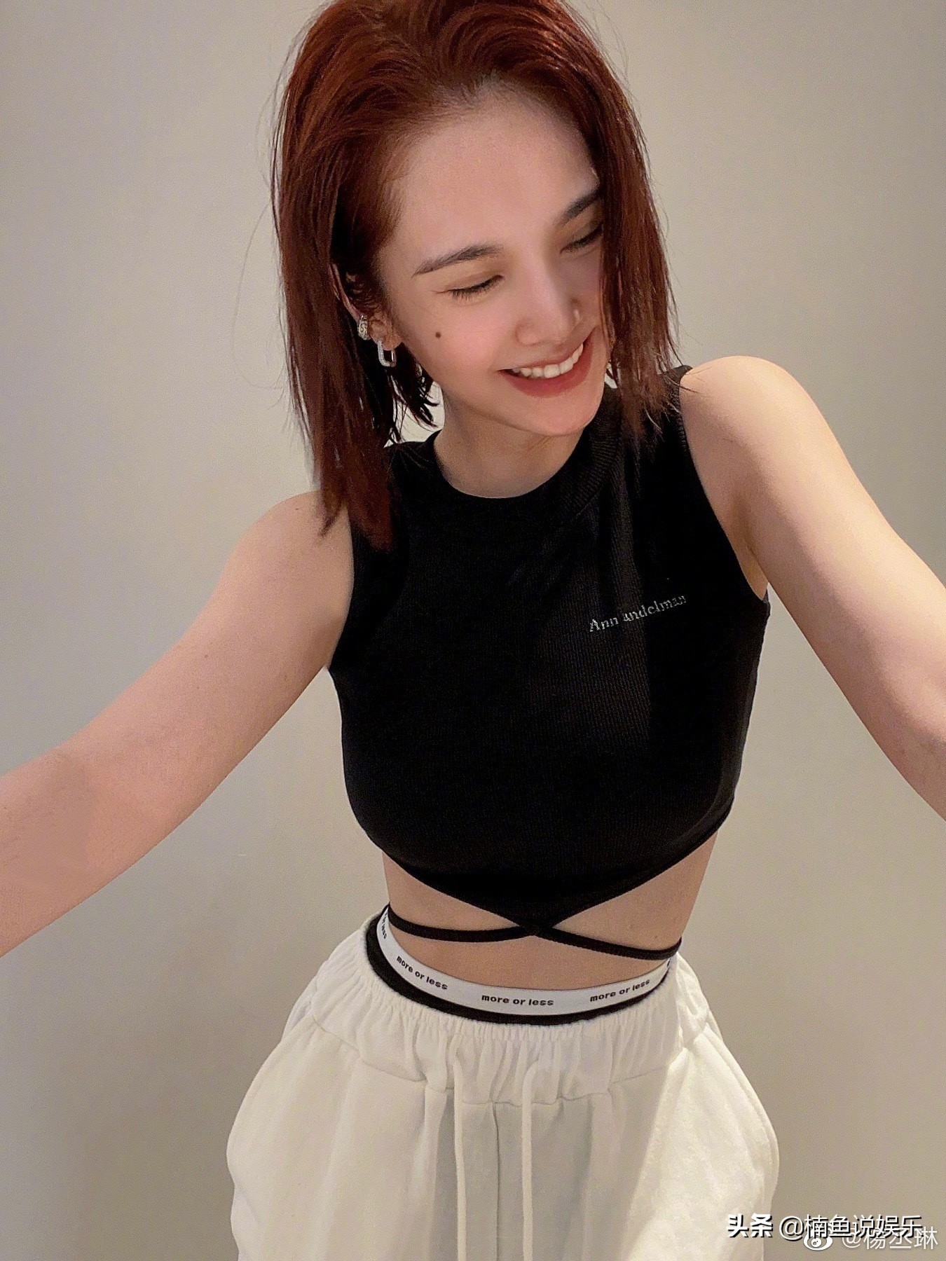 Rainie Yang is really hot!After exercise, the hair is slightly wet and ...