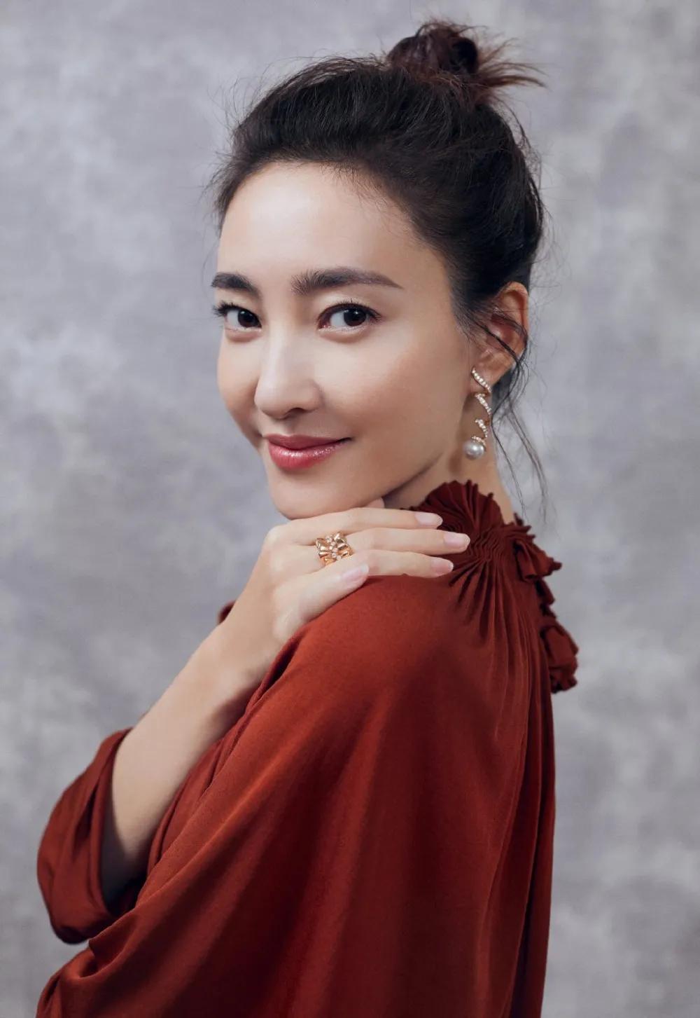 Elegant Beauty Wang Likun - iNEWS