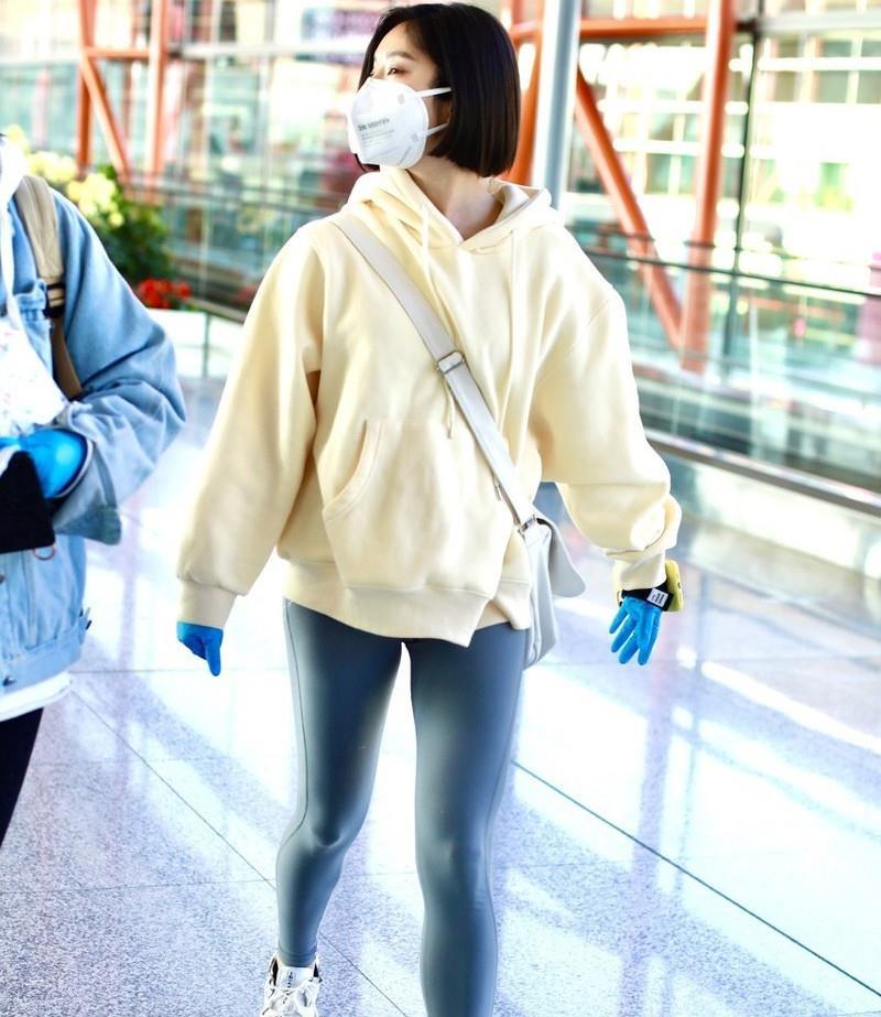 Miao Miao is really a clear stream in the world of goddess. She wears ...