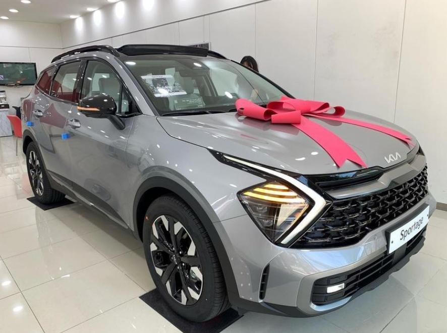 Real shots of the new generation of Kia Lions running on the same ...