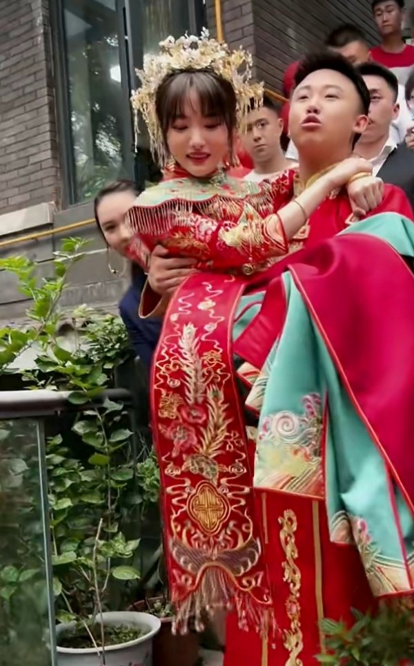 The girl Zhao Benshan hosted the wedding of her apprentice Internet ...