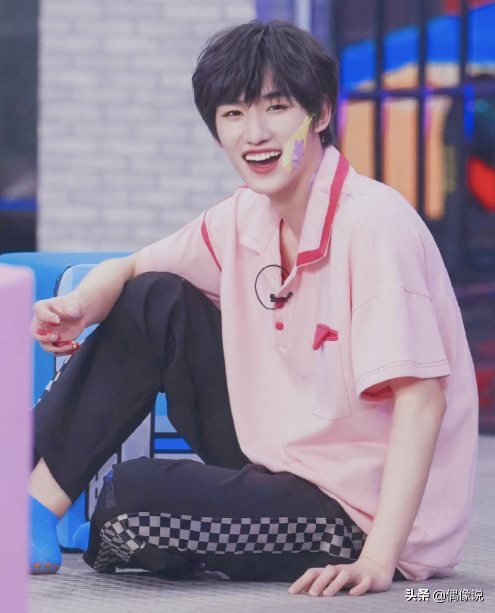 Ding Chengxin played basketball with Nortel's classmates on the first ...