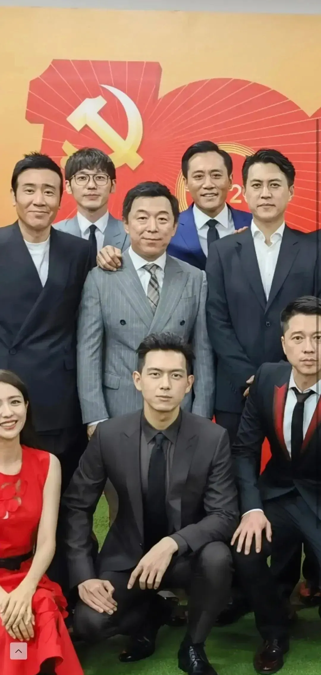 The battle between the two giants in the entertainment industry - iNEWS