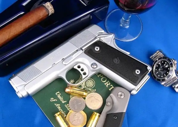 Don't look at the appearance of this magical modification of M1911 ...