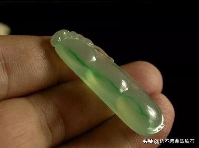 Jade has this kind of "golden thread" and is more valuable! See if you ...