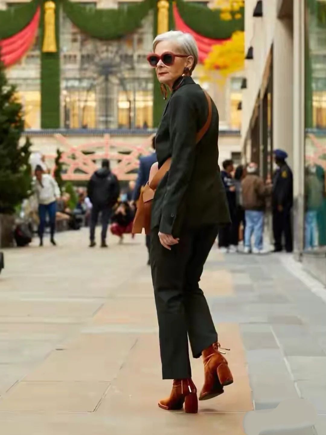 The grandma is more fashionable than the young, these grandma are the ...