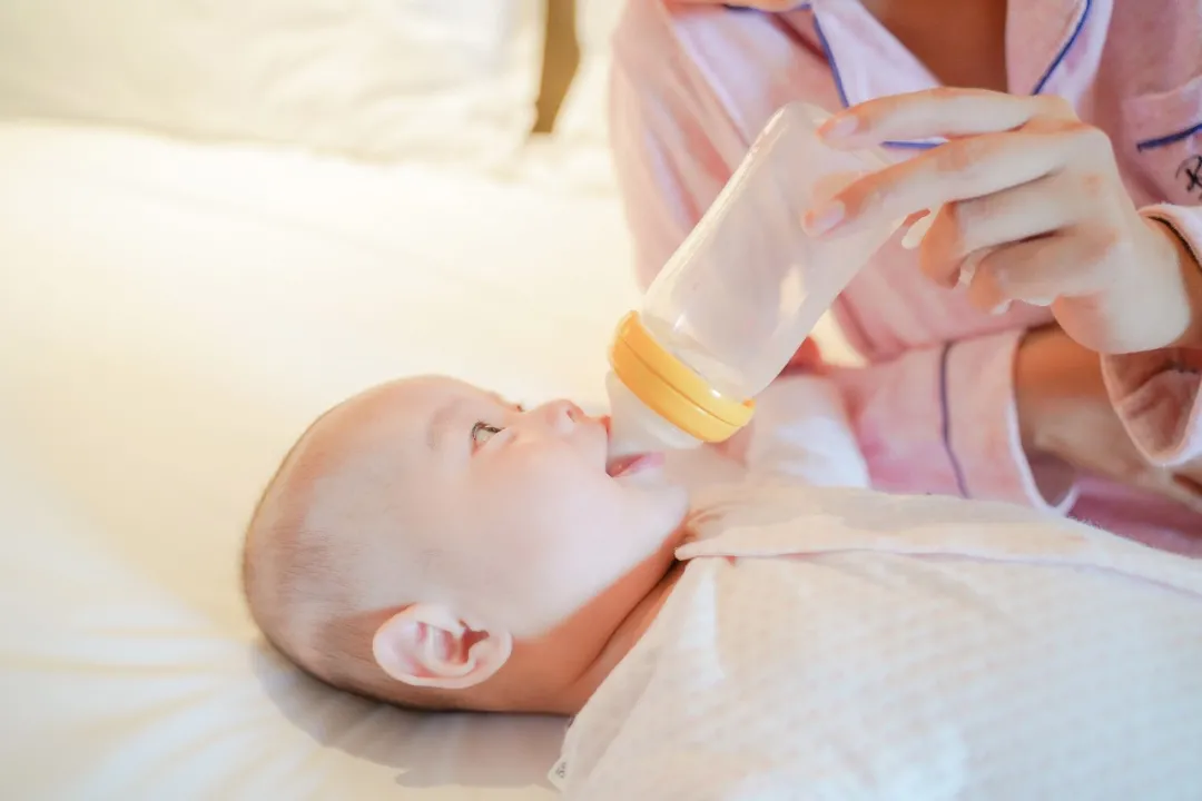 The 5-month-old baby was killed by choking after drinking milk. The ...