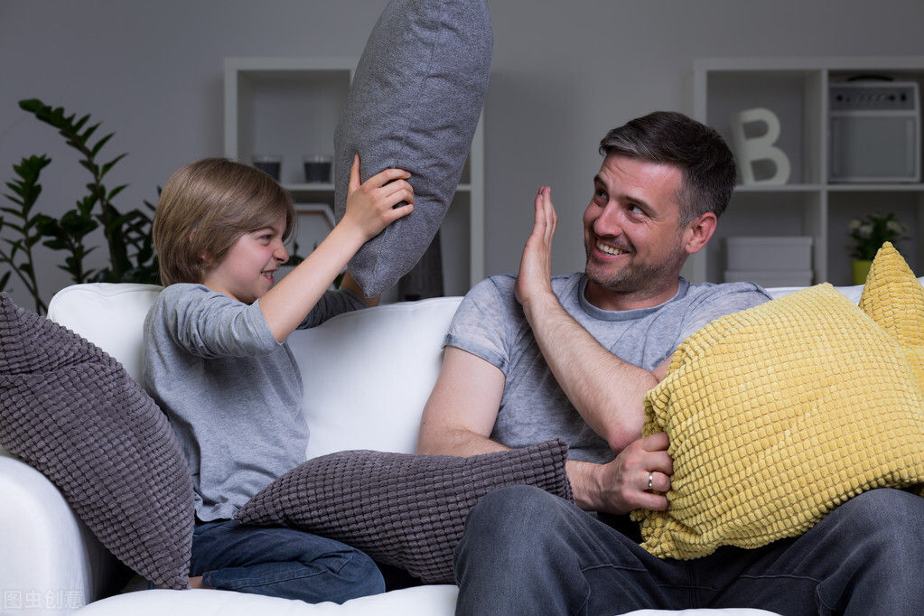Too busy at work to accompany your baby?A busy dad can also be a good ...
