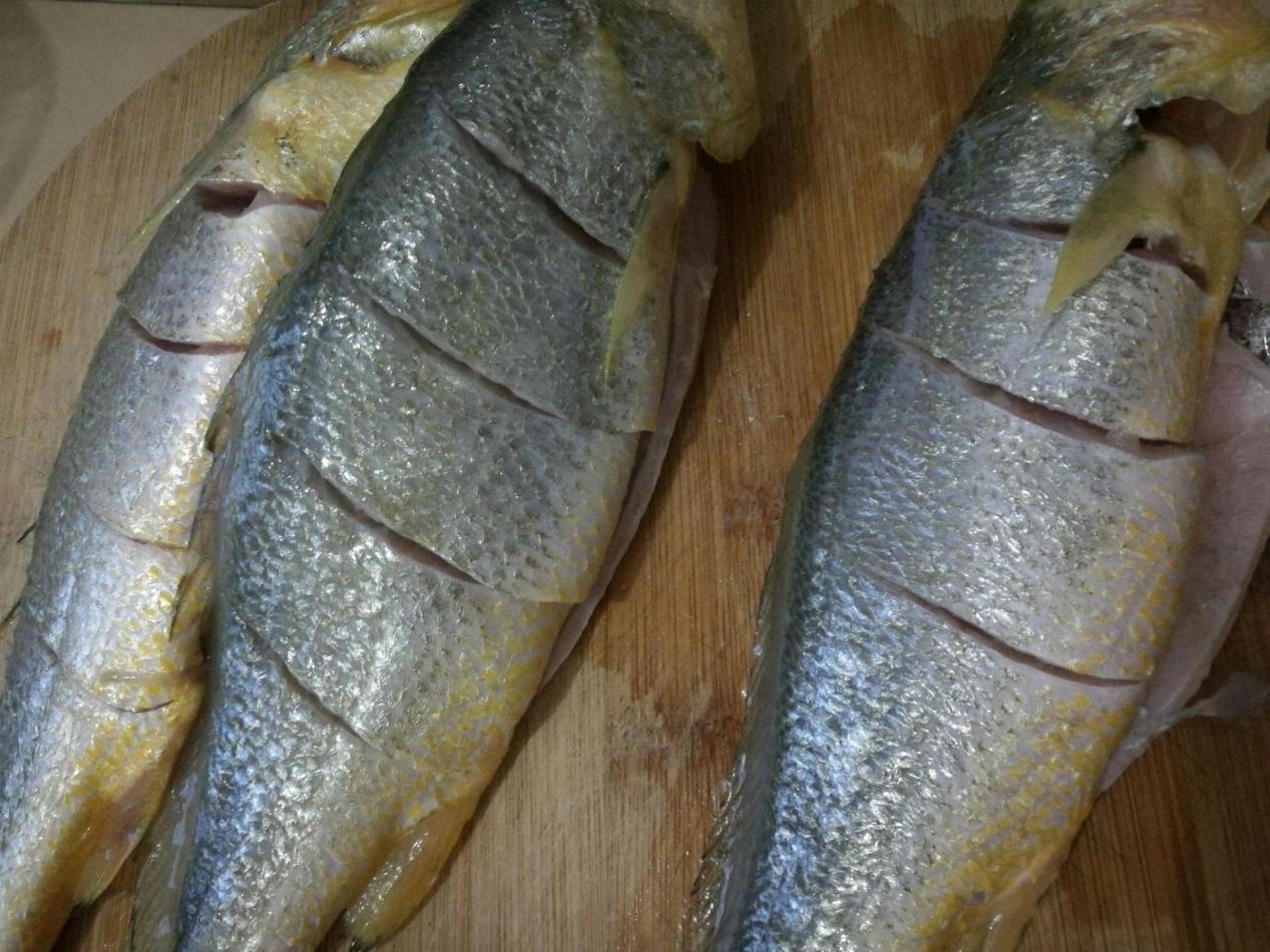 Homemade steamed yellow croaker, original flavor, delicious and ...