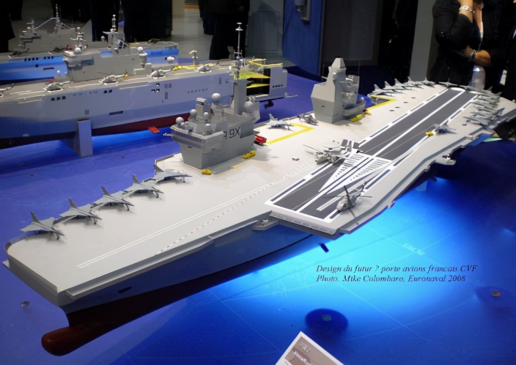 The new French aircraft carrier is finally set up, looks like a "little ...