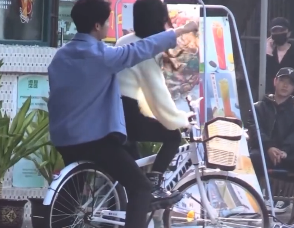 Ju Jingyi's modern drama exposes his shortcomings. The high-waisted ...
