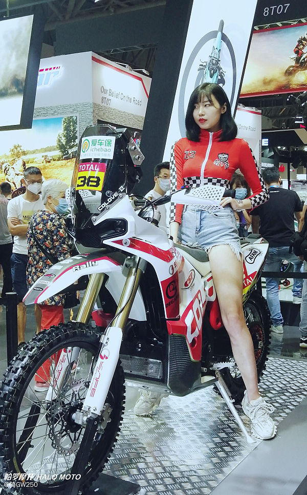 First impression of the Everest Excelle 450 Rally motorcycle: a light ...